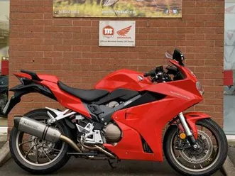 HONDA honda-vfr800f-in-red-fitted-with-a-quickshifter-ackrapovic-pipe ...