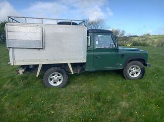 LAND ROVER DEFENDER land-rover-defender-110-300tdi-tipper-green-suit ...
