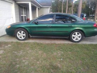 green ford taurus 2000