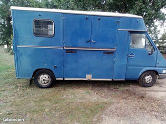RENAULT MASTER camion-chevaux-renault-master-t35d occasion - Le Parking
