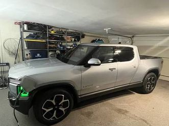 RIVIAN R1T rivian-r1t-2022-adventure-silver Used - the parking
