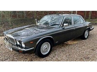 DAIMLER DOUBLE SIX 1988-f-daimler-double-six-5-3-v12-he-4dr-auto-saloon-low-mileage occasion ...