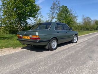 e28 dark green